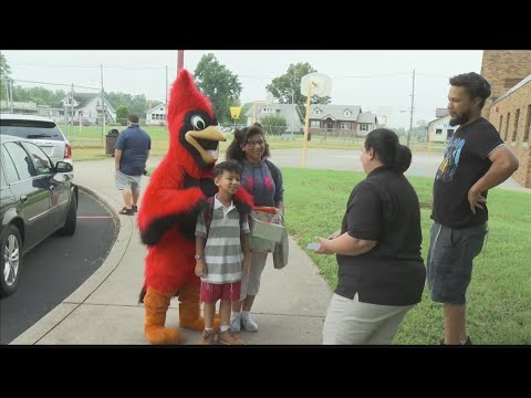 EVSC superintendent greets kids on first day of school