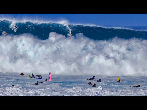 The Most Chaotic Pipeline Clean-Up Set I've Ever Seen☄️Crowd Slammed By 3rd Reef Solid Giant Waves