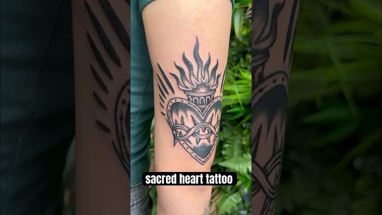 tatuaggio del cuore sacro 🤍 #tatuaggio #tatuatore #apprendistatatuatore #tatuaggi #cuoresacro