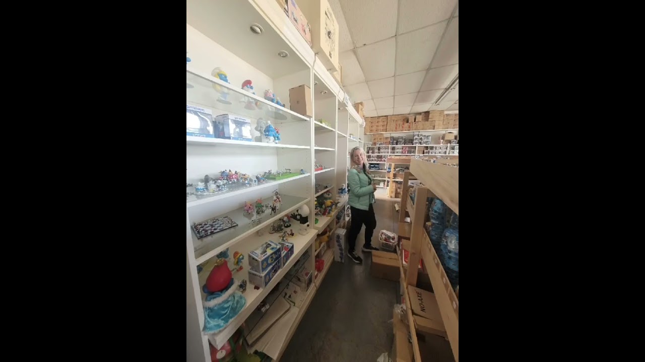 BLUE DWARFS: Biggest SMURF collection in the world! #vlog #smurfs #smurf #smurfette #netherlands