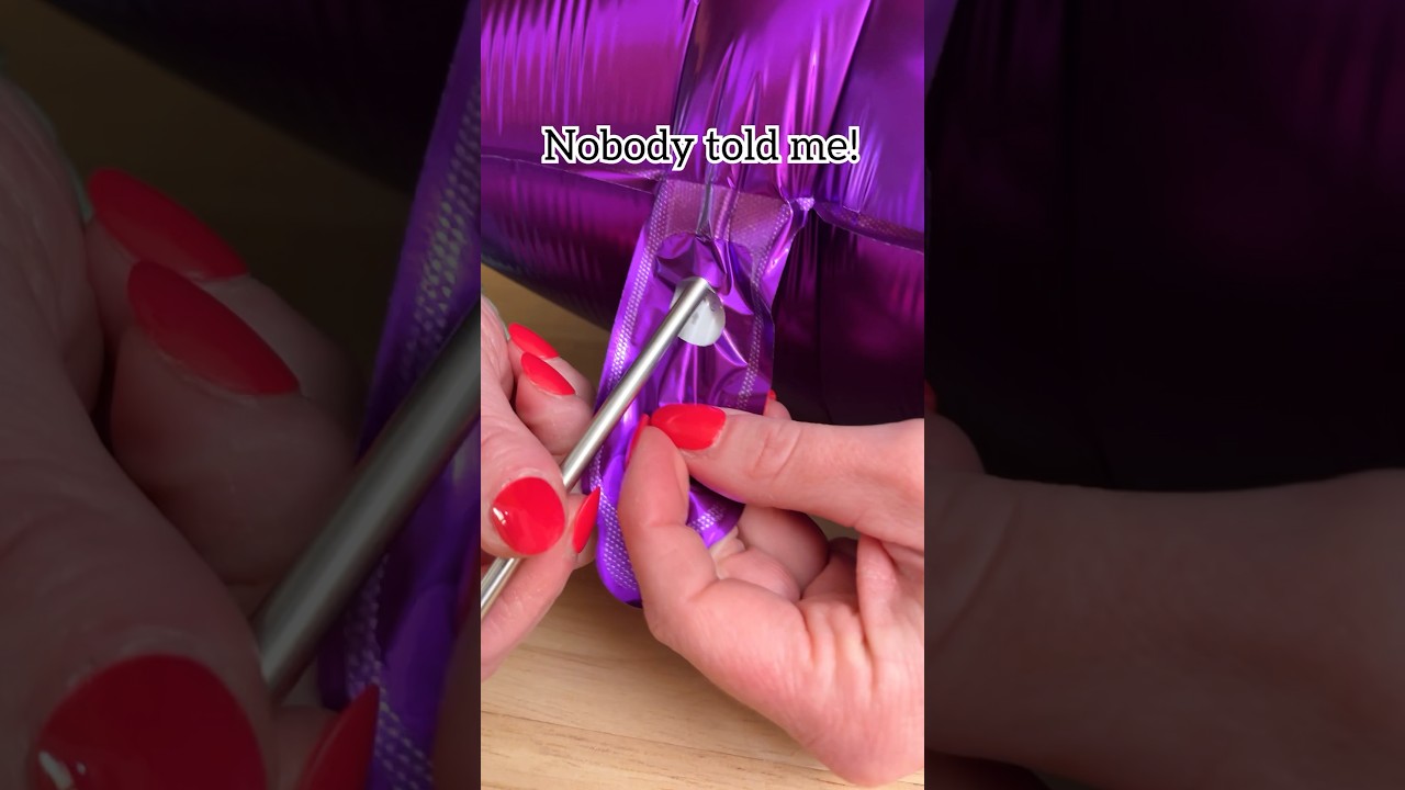 💁‍♀️ You can deflate and reuse foil balloons! #balloons #birthday  #party  #tipsandtricks