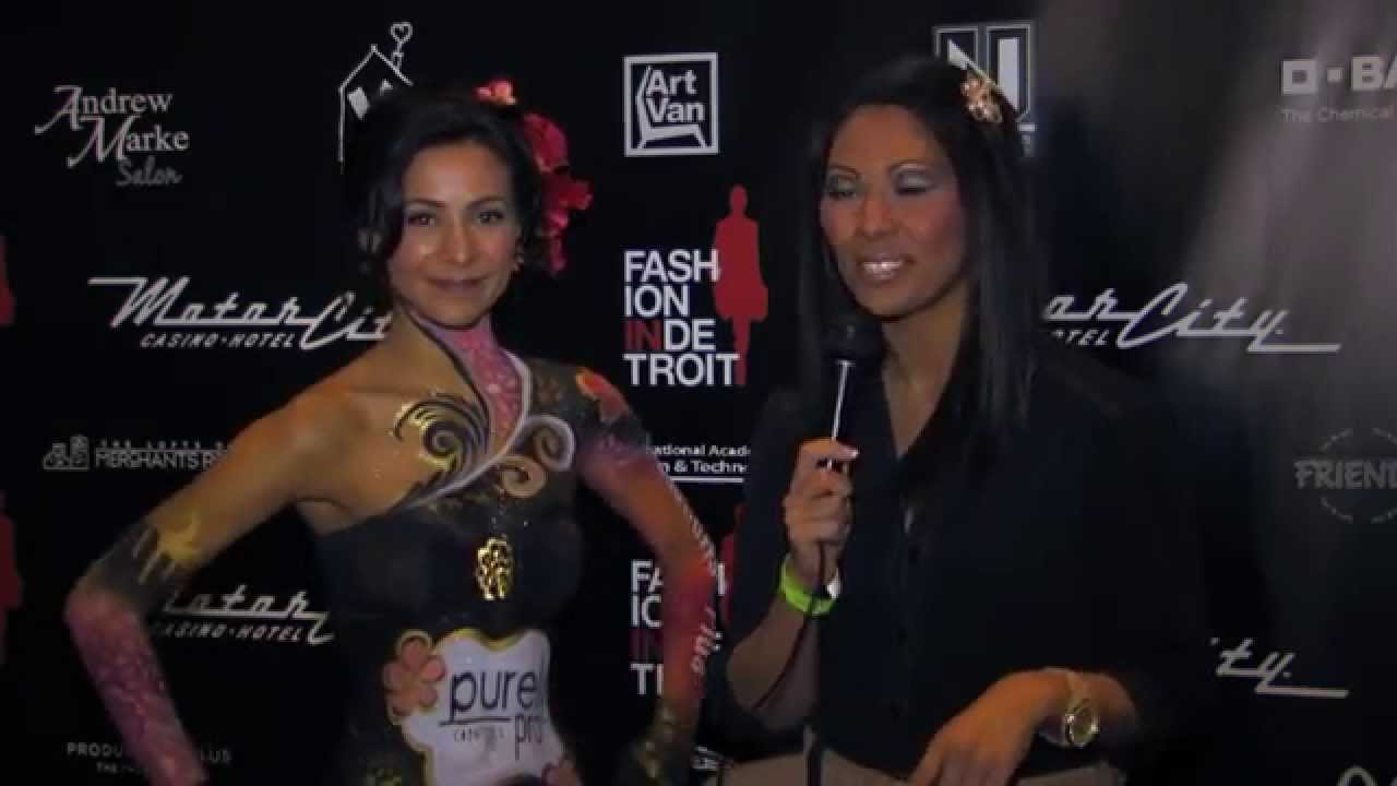 Carly Francavilla @ Fashion in Detroit 2012  (HD)