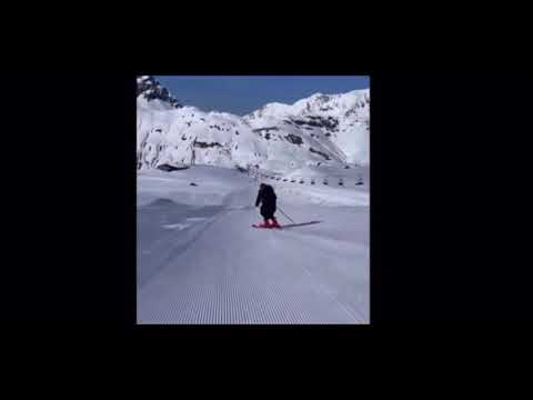 Early Pressure In A Ski Turn With Michaela Shiffrin - How Early Is It?