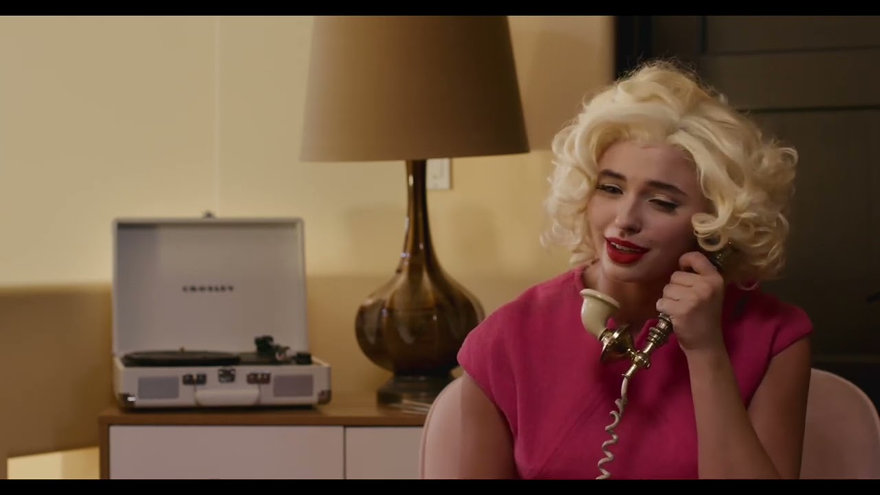 Blonde Bombshell - clip 