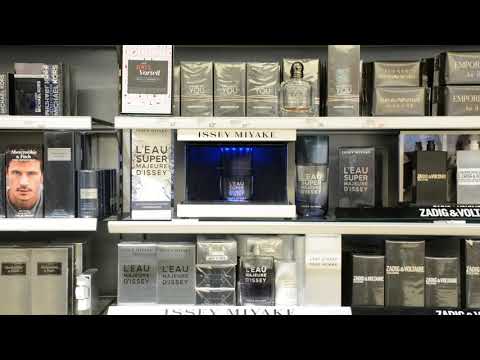 Retail: Hologram on the perfumery shelf