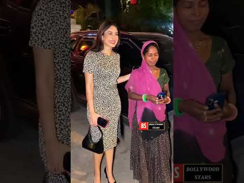 #KritikaKamra looking gorgeous as she arrives at Mizu Restaurant #bollywood