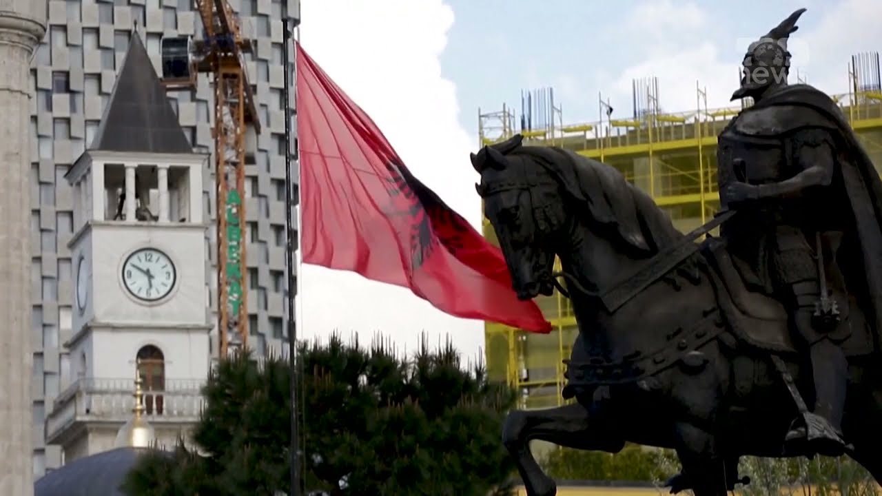 Top News – E hëna, zi kombëtare në Shqipëri/ Flamuri në gjysmë shtizë ...