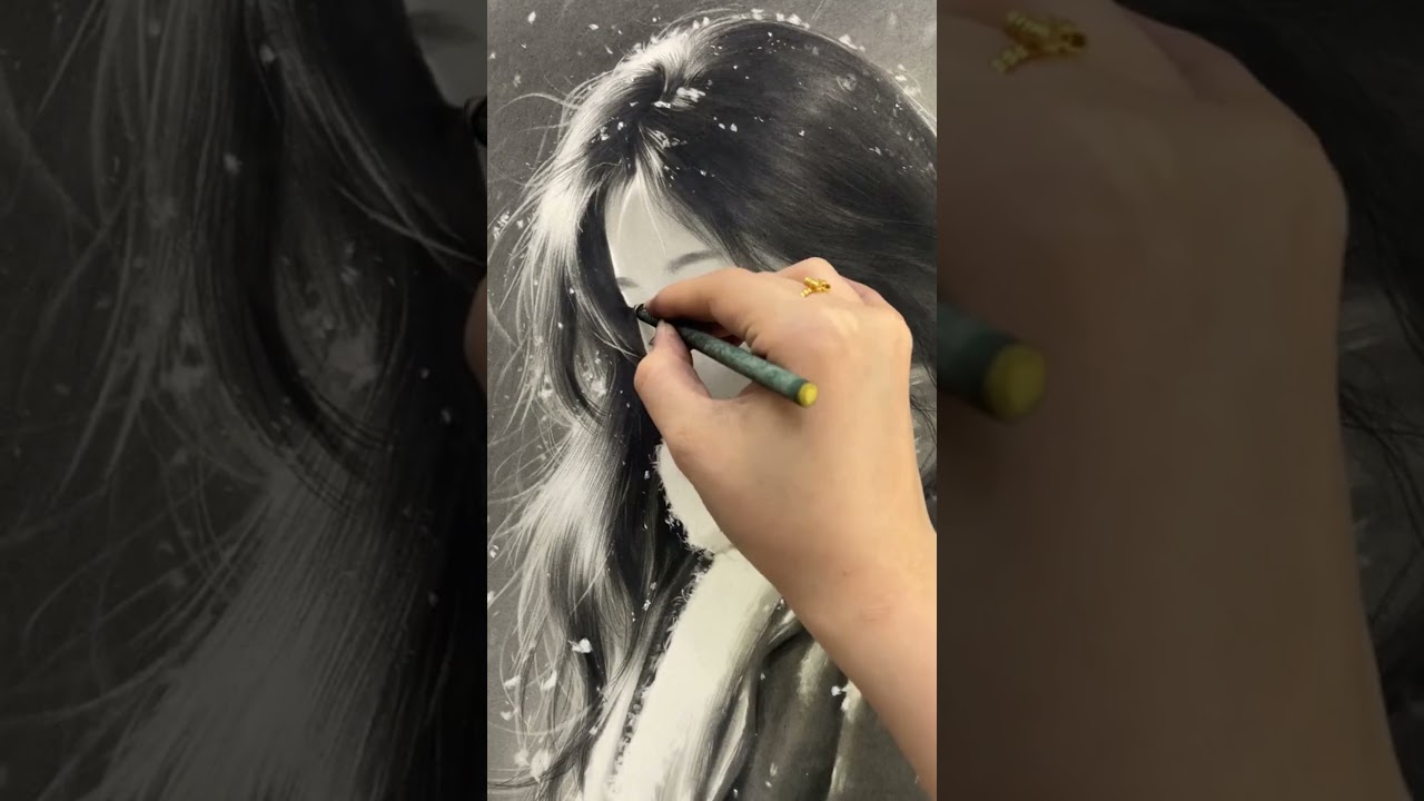 Perfect drawing cannot be without light! #drawing #charcoaldrawing #portraitdrawing #charcoalshading