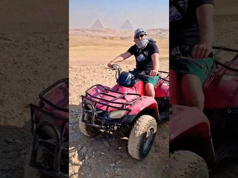 Faire du Quad dans le Desert Egyptien avec Vue sur les Pyramides de Gizeh #egypte #voyage