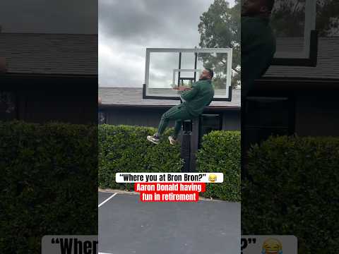 Aaron Donald throwing down dunks 💪