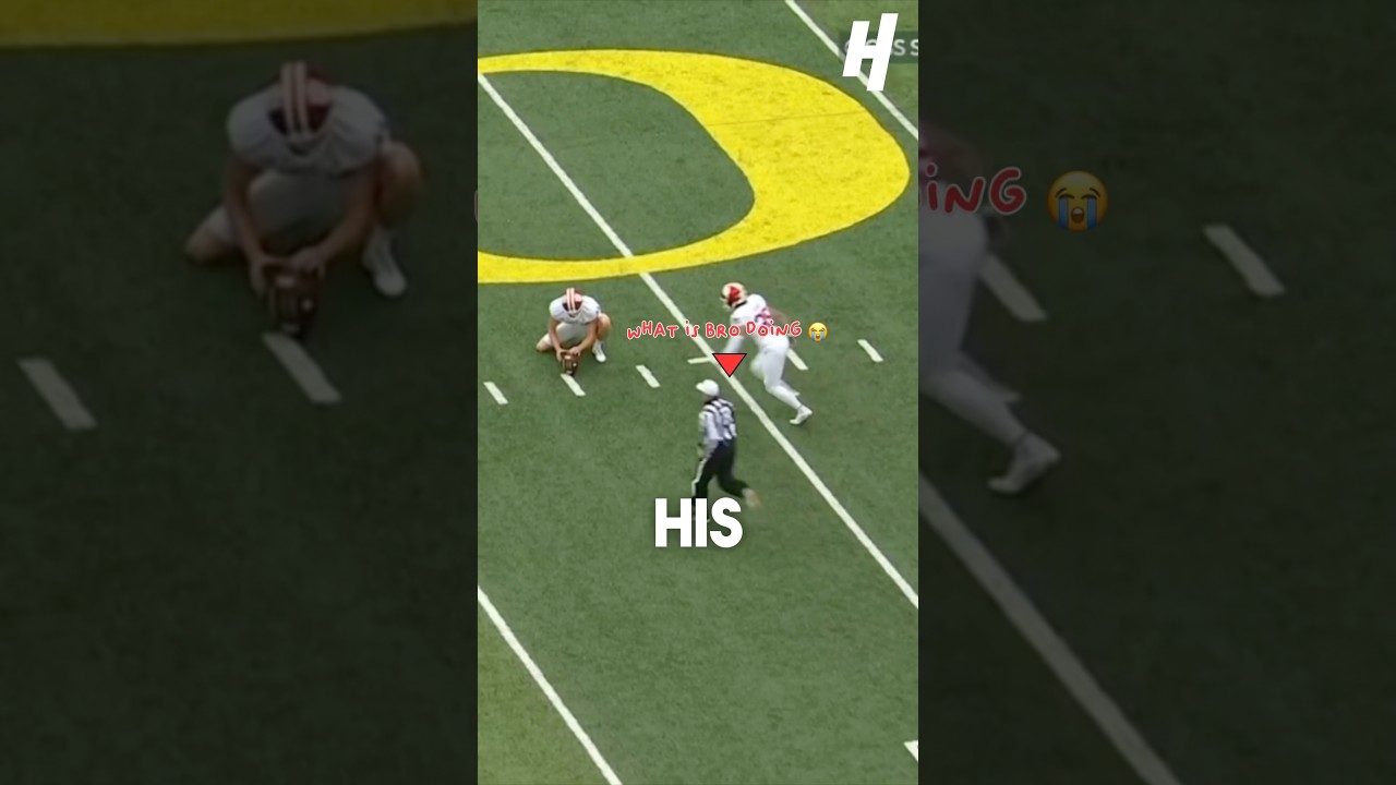 Ref tried to block the FG attempt 😭💀