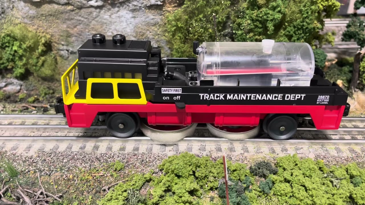 Review of the 2025 Lionel cleaning car. 
