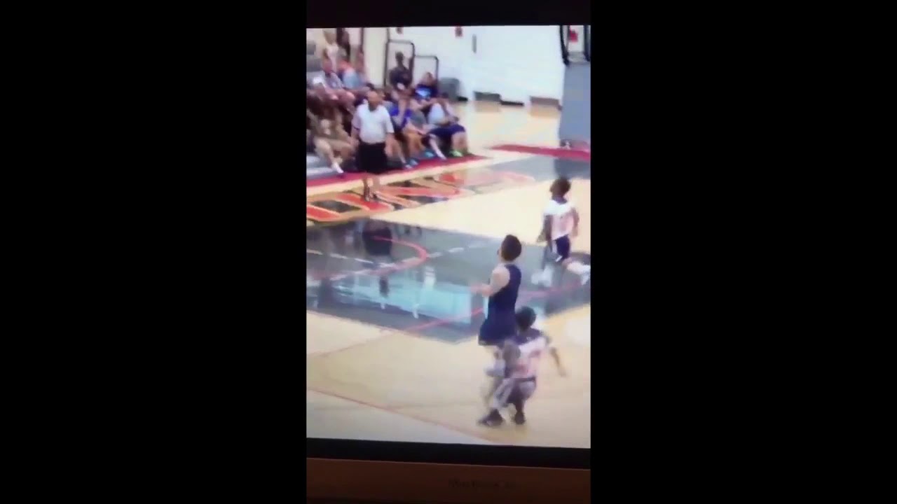 DWARF BREAKS DEFENDERS ANKLES!