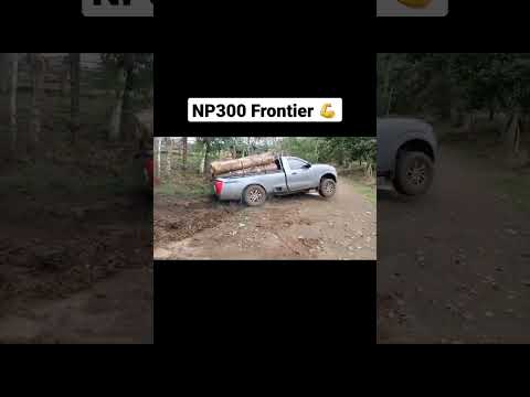 Nissan NP300 Frontier sacando madera #shorts