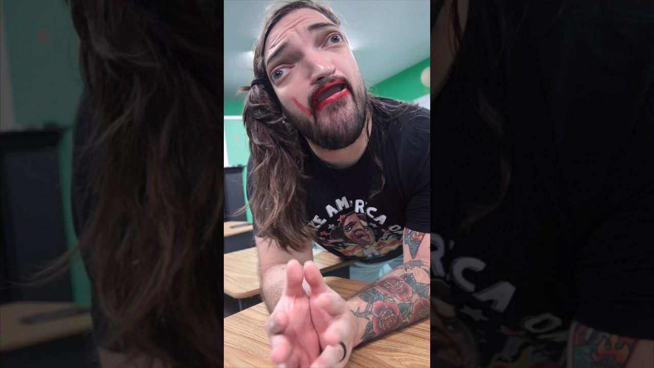 Sasha, the creepy class helper🤣