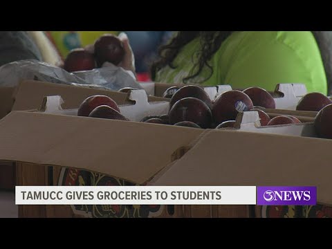 Texas A&M Corpus Christi gives groceries to students