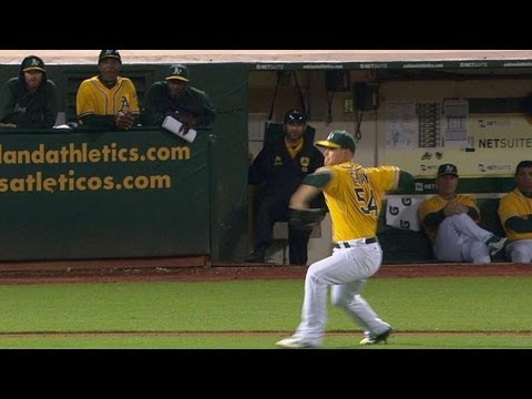 Gray makes a sensational barehanded play