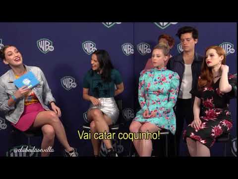 Kj Apa e Lili Reinhart falando português e Camila Mendes e Cole Sprouse fazendo drama