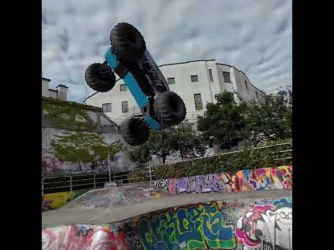2040 RC - Arrma Gorgon 3s at the skatepark!!! 😎 #short #arrma #gorgon #freestyle #bashing #rcfun