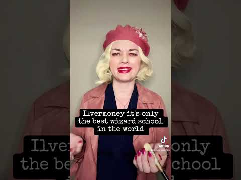 Fantastic Beasts Movie Quotes with Queenie Goldstein Cosplayer #wizardingworld #wand #newtscamender