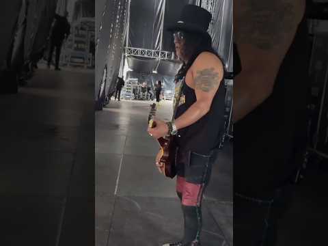 Look what happened during the Guns N’ Roses show in Czechia #gunsnroses