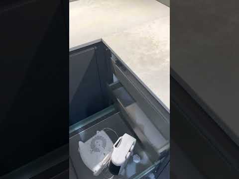 Ex Display Rotpunk Kitchen with Caesarstone Worktops