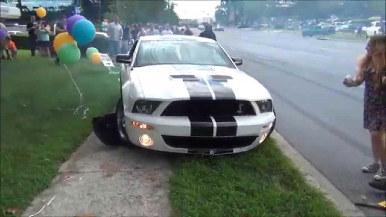 Ford Mustang Shelby GT500 Crashes into Crowd Trying to Drift, People ...