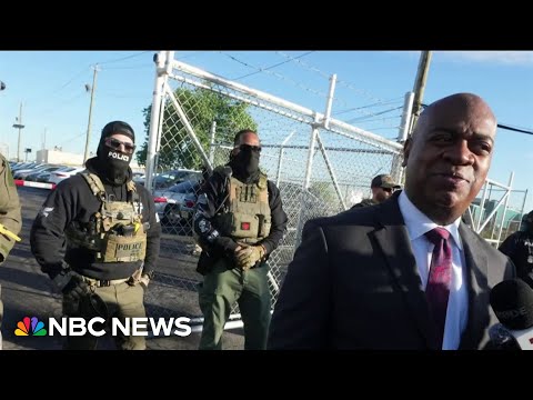Newark mayor in custody after allegedly trespassing at ICE facility