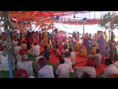 Gopalpura Mein Bhagwat Katha ke dauran nachte hue