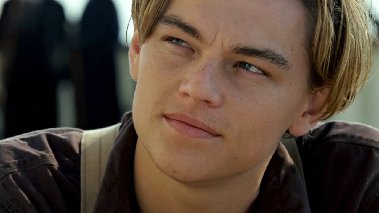 Titanic - Jack shows Rose his drawings