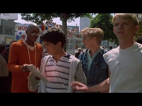 Amazing Stories - S01E07 - Fine Tuning (1985): 9:54 - 10:17