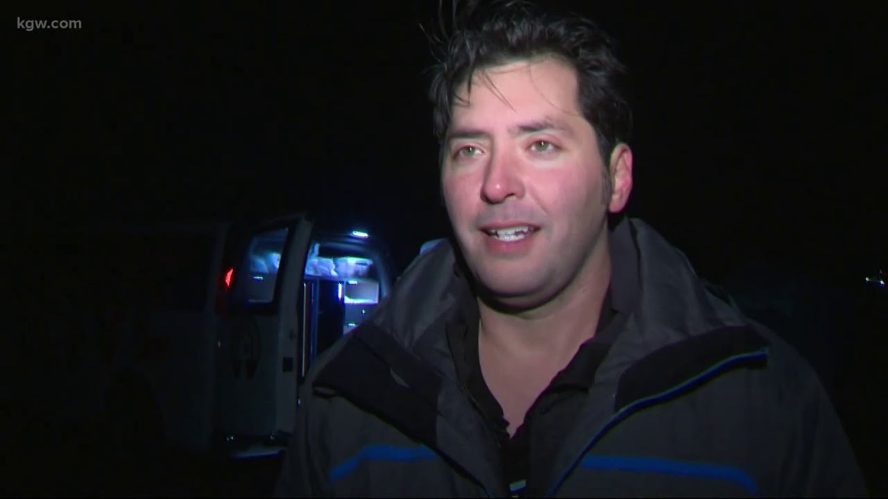 Volunteers help homeless inside warming shelters