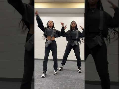 me and twin gone trip outtt๐๐ค #dance #badkidparis #funnymike