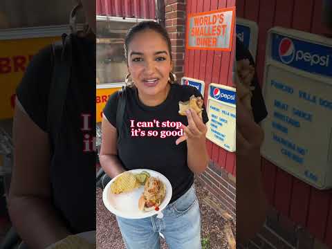 This is the WORLD’S SMALLEST DINER!! #hamburger #foodie #foodreview