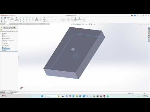 I made a 3d rectangle with a simple hole in the center. My hope to be able to start designing parts.