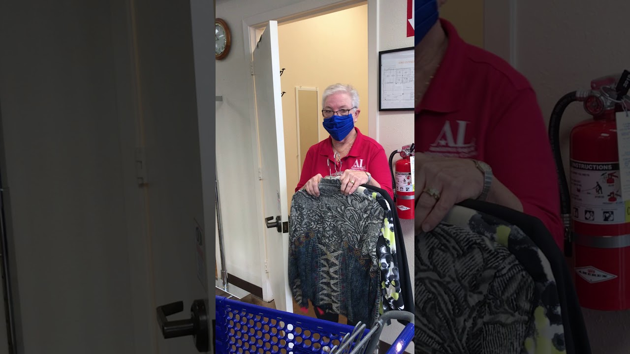 Video 4 - Customer uses dressing room.