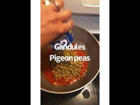 Arroz con gandules (yellow rice with pigeon peas)