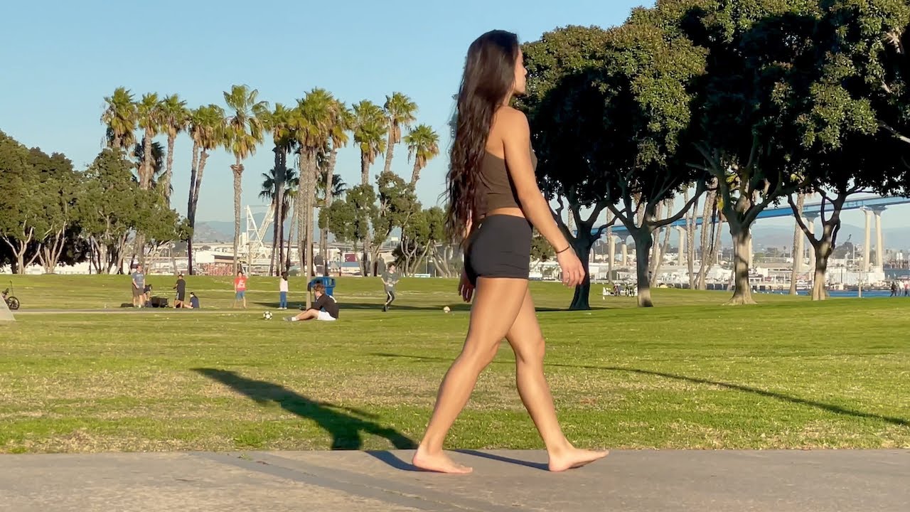 Forward barefoot walk (high)