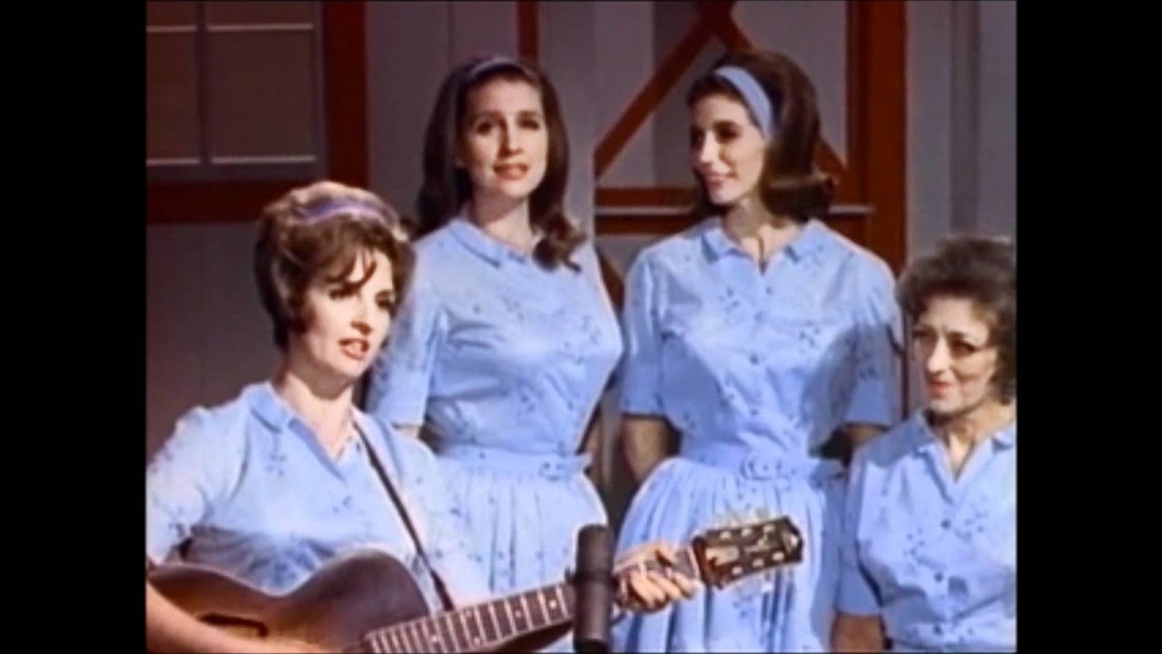 June Carter Sings With Her Family - Video