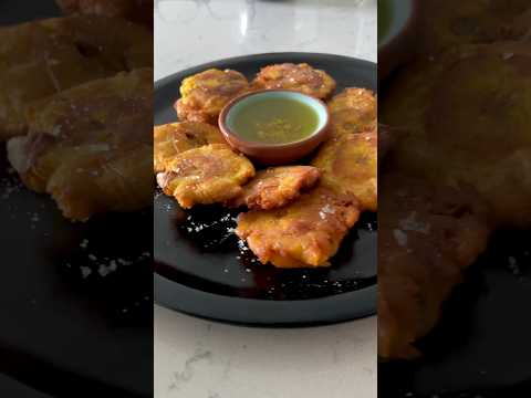 How to make TOSTONES (Fried Plantains) with a garlic oil. #snacks #tostones #puertoricanfood #short