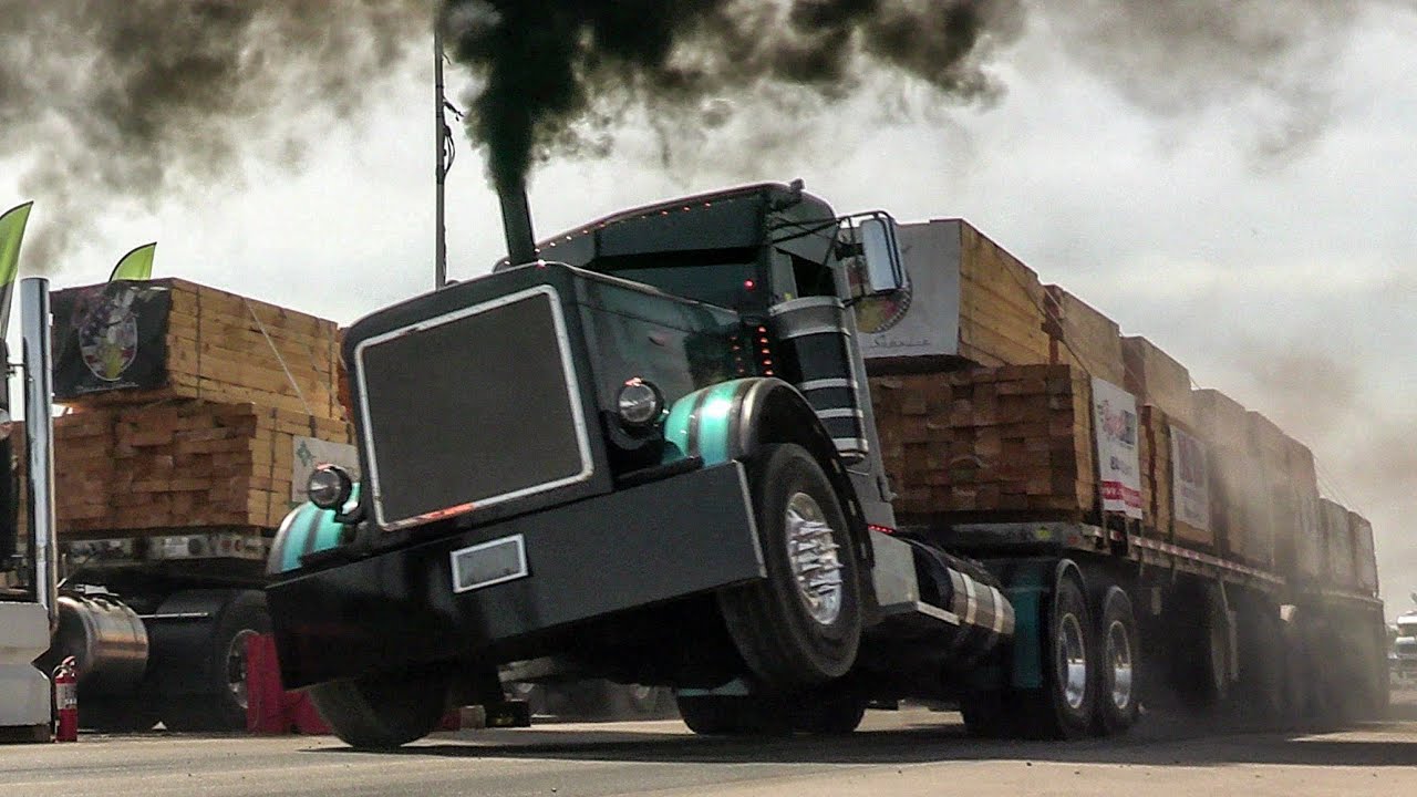 Custom Peterbilt 359 Semi Races Kenworth W900, Drifts Like a Rabid ...