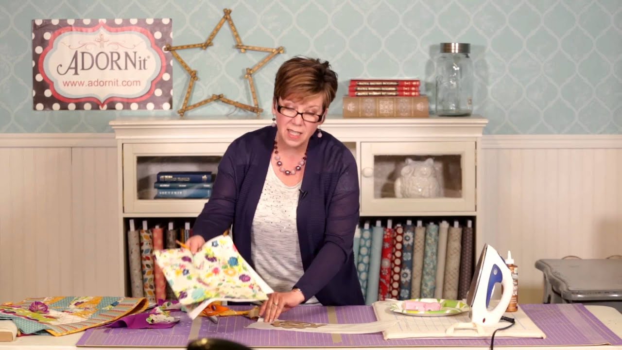 Tumbling Beauty Tablerunner