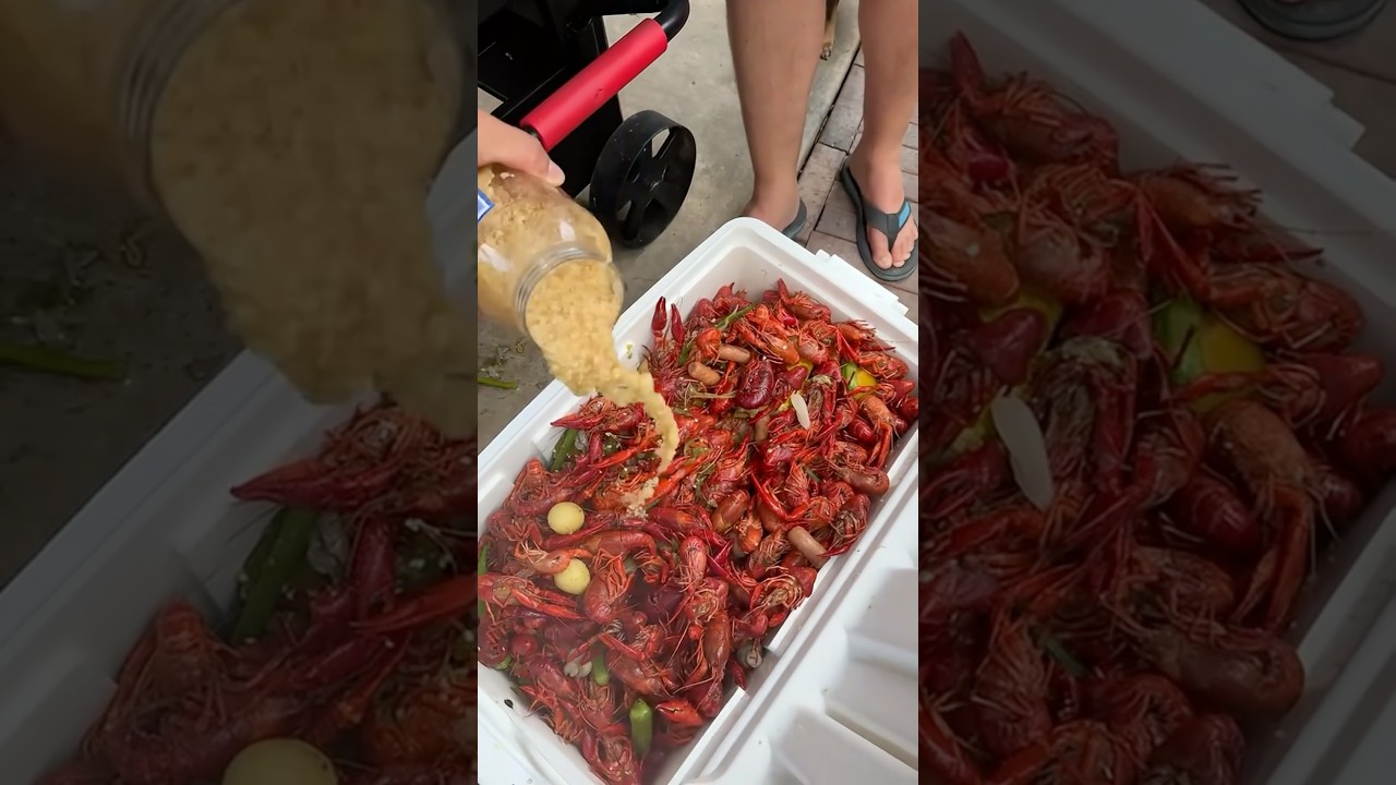 Now this is one of the more unusual crawfish boil recipes we’ve ever seen 🦞 With @jordanlea90