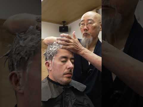 💈(ASMR) 105-Year-Old Japanese Barbershop: Famous YouTuber Experiences The Skills of Veteran Barber