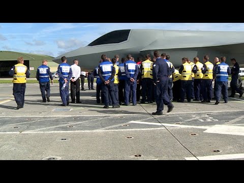 How an Aircraft Carrier is Set Up to Minimize Risk