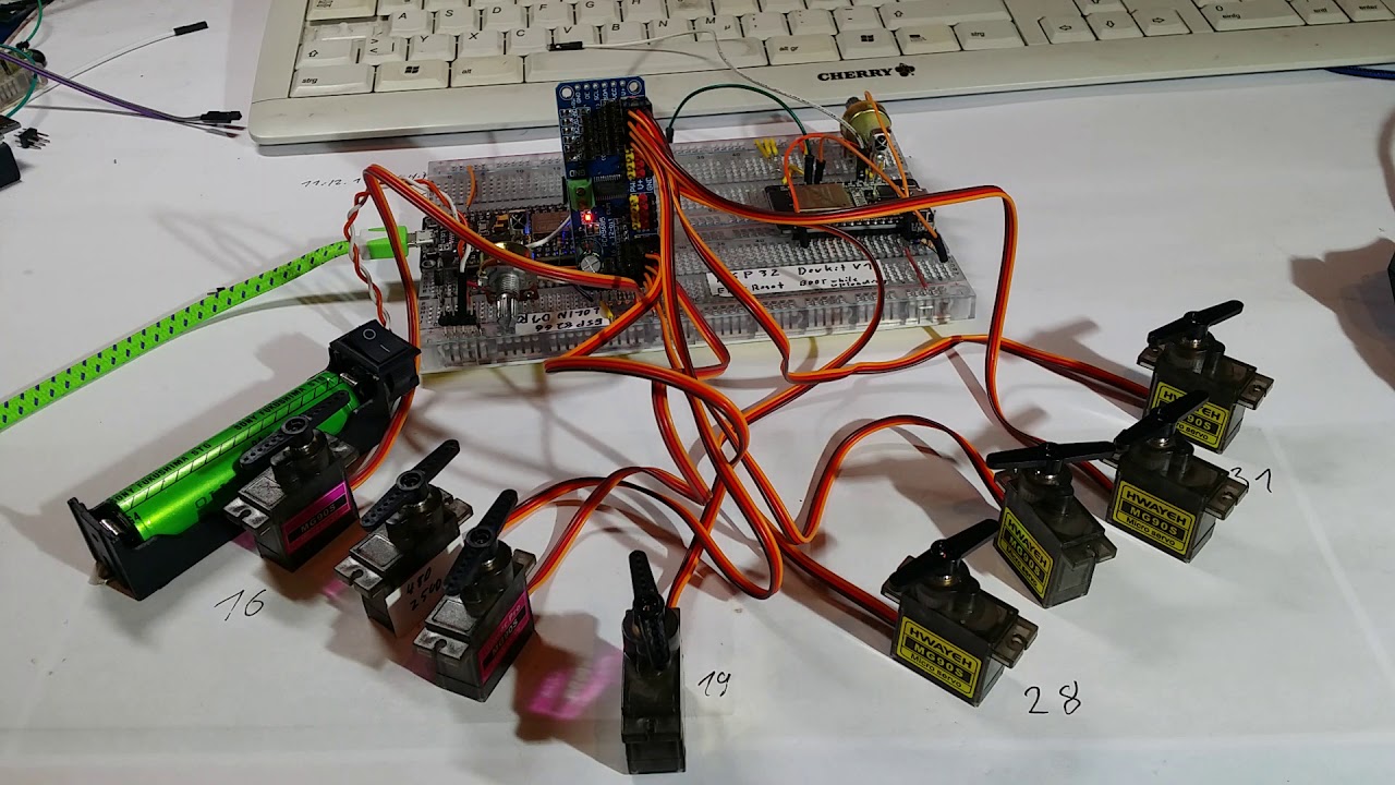 ServoEasing example PCA9685_ExpanderFor32Servos