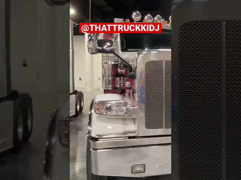 I π heavy wreckers!!! Awesome big rig tow truck at the Florida Trucking Show