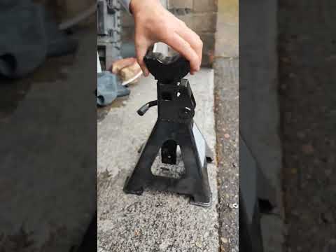 AXLE STAND, YOU NEWER KNOW THAT #service #mechanic #tool #tools