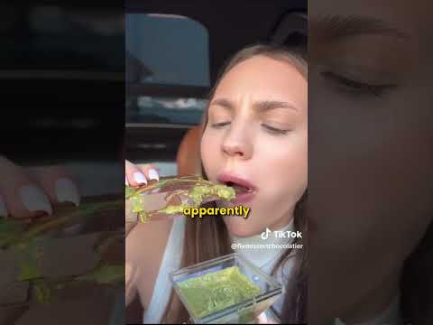 trying VIRAL Dubai chocolate in CHICAGO