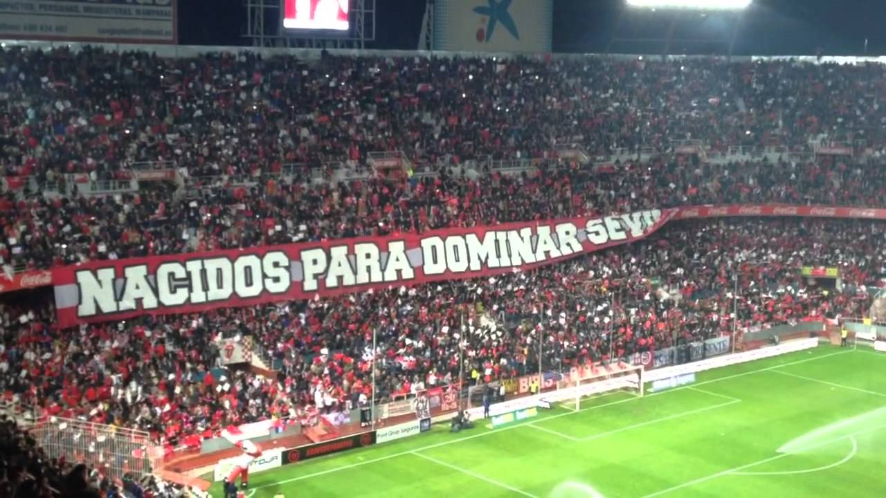 Así fue el tifo de los Biris en el derbi sevillano